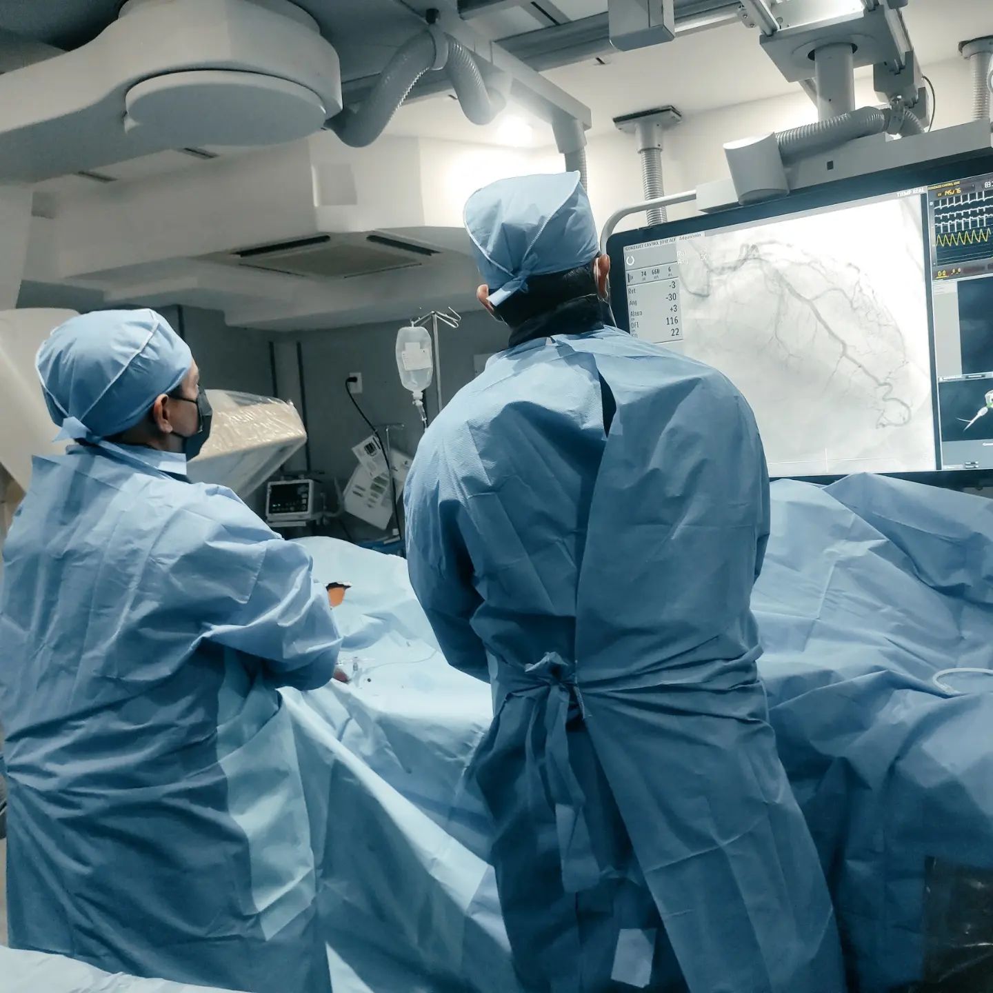 Interventional cardiologists can safely perform PCI without on-site ...